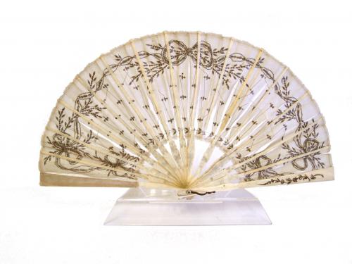 Acrylic Hand Fan Display Stands | Dauphin Acrylic UK